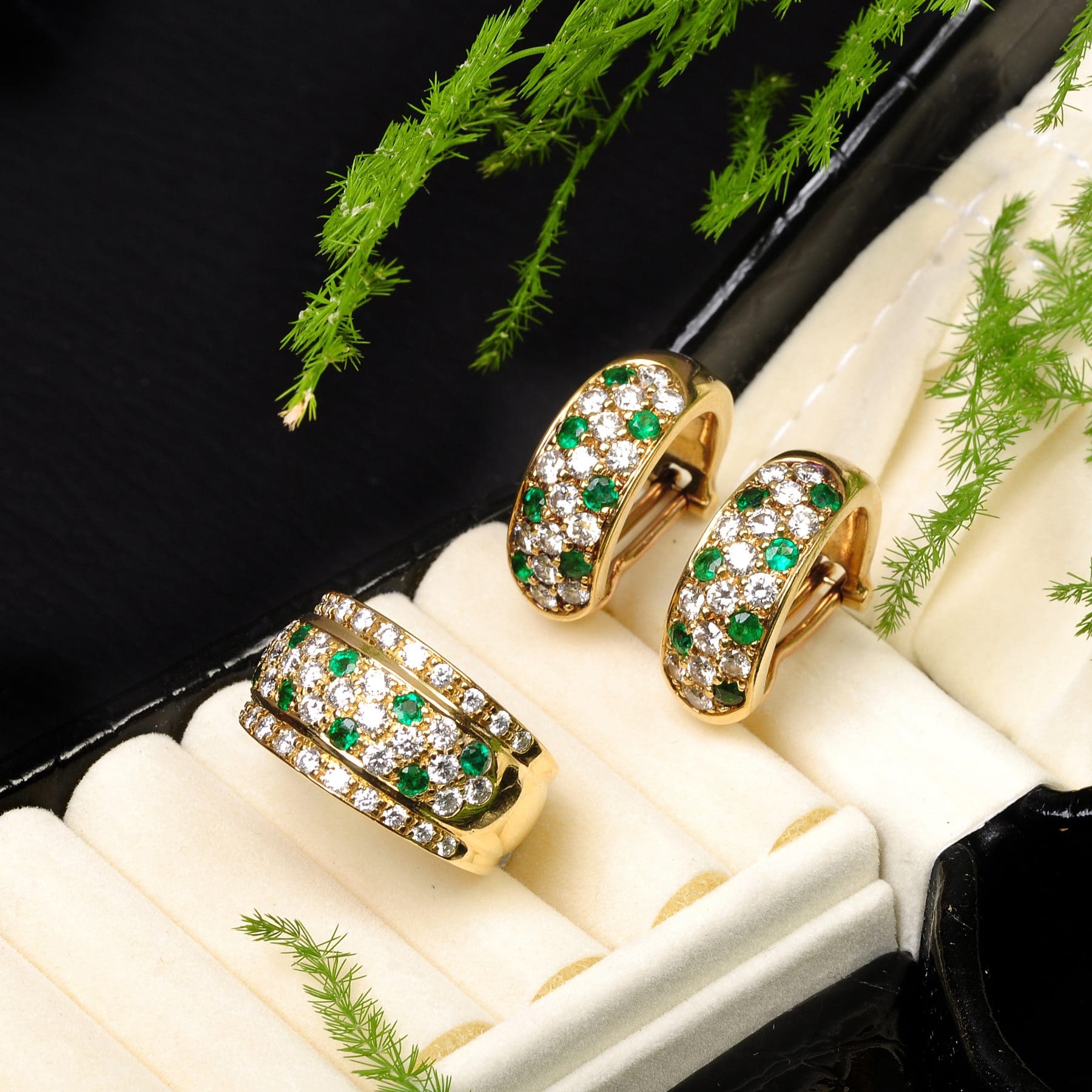 Jewellery Wearing: a Brief British History Guide - Susan Rumfitt
